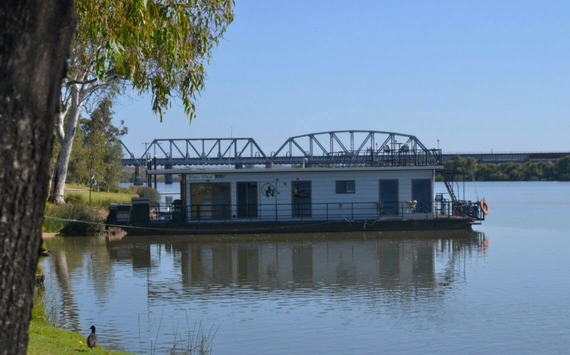 Adelaide Airport to Murray Bridge | Bus & Train & Taxi