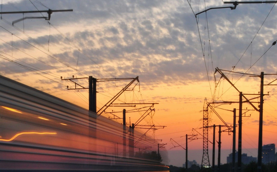 Brisbane Airport to Doomben Station | Bus & Taxi & Train