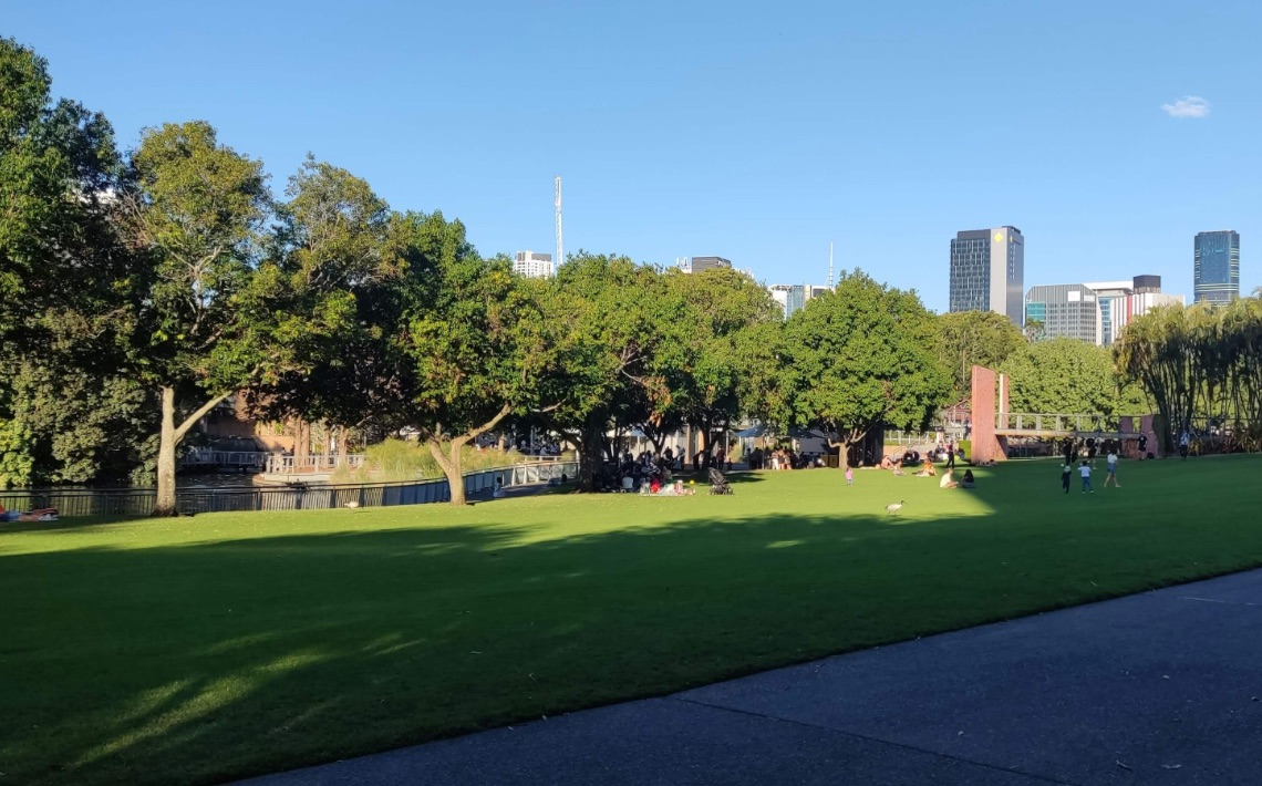 Brisbane Airport to Roma Street | Bus & Taxi & Train