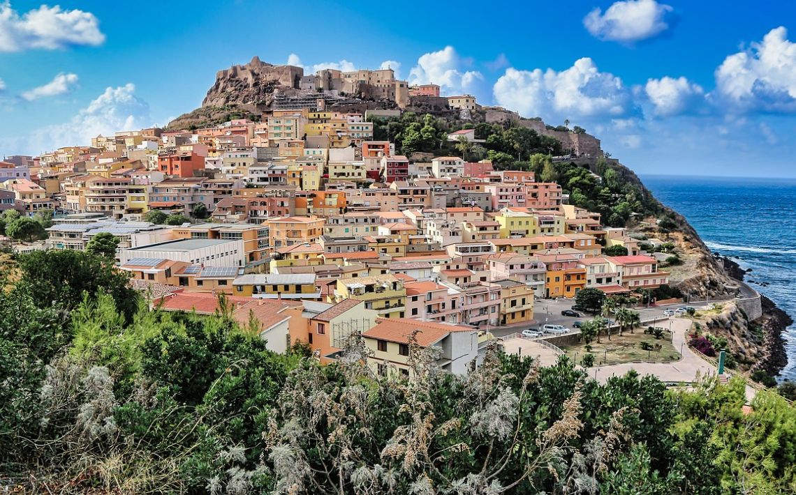 How to get to Baia Sardinia? | Bus & Taxi & Private Service